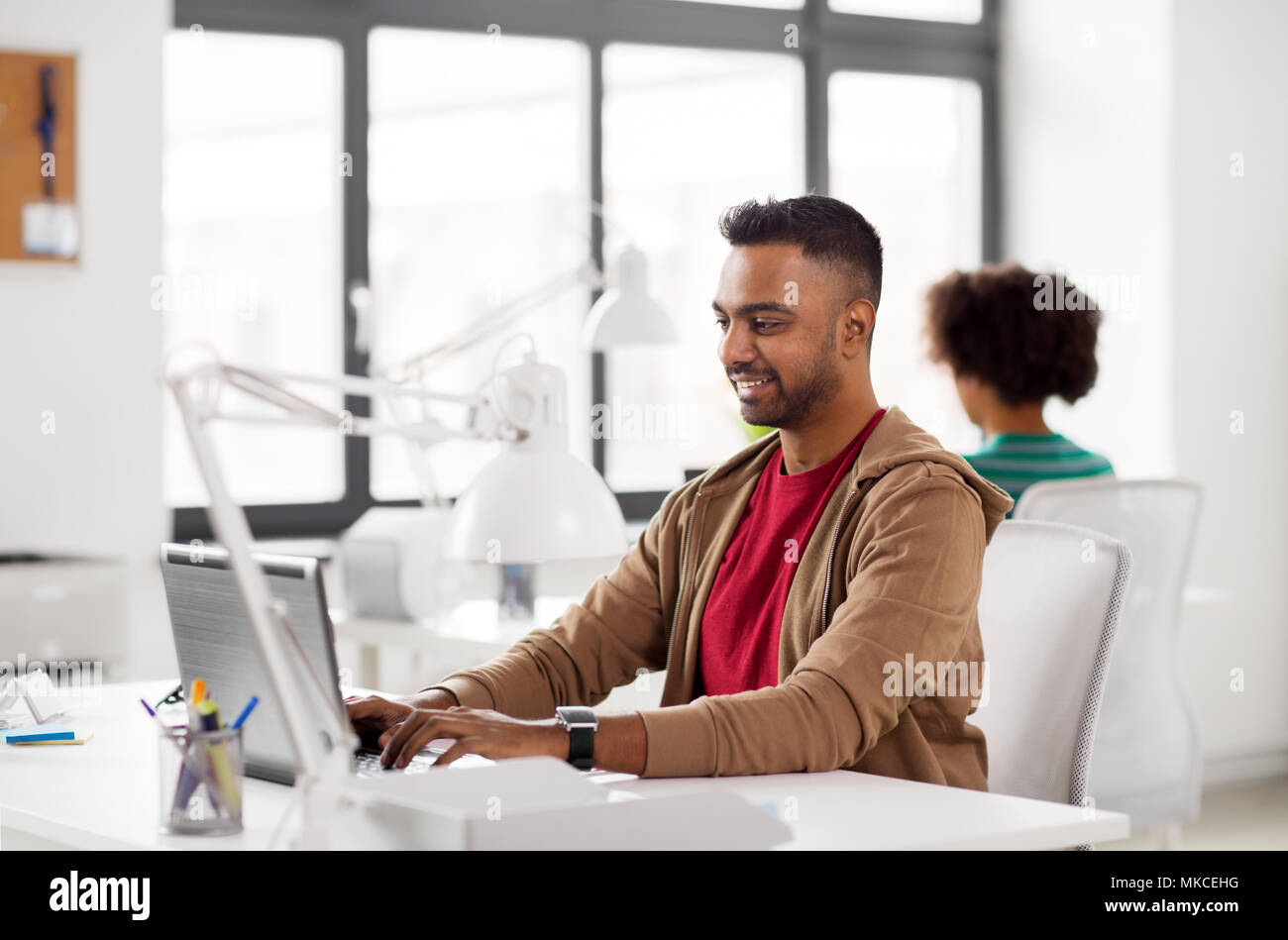 Indian woman computer office hi-res stock photography and images - Alamy
