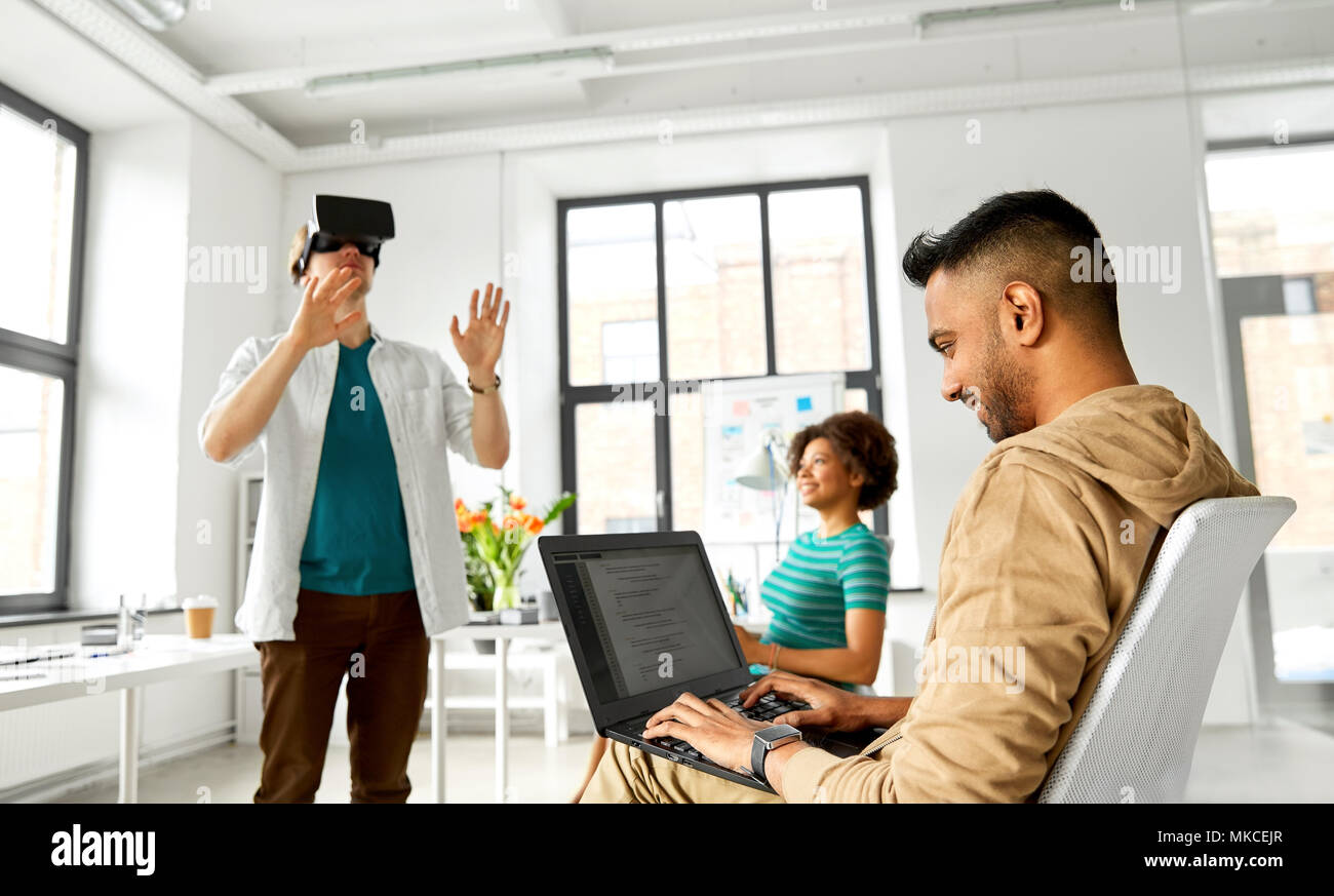 Video game developer team hi-res stock photography and images - Alamy