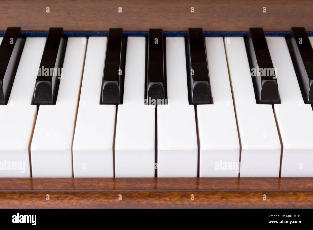 Black and white piano keys hi-res stock photography and images - Alamy