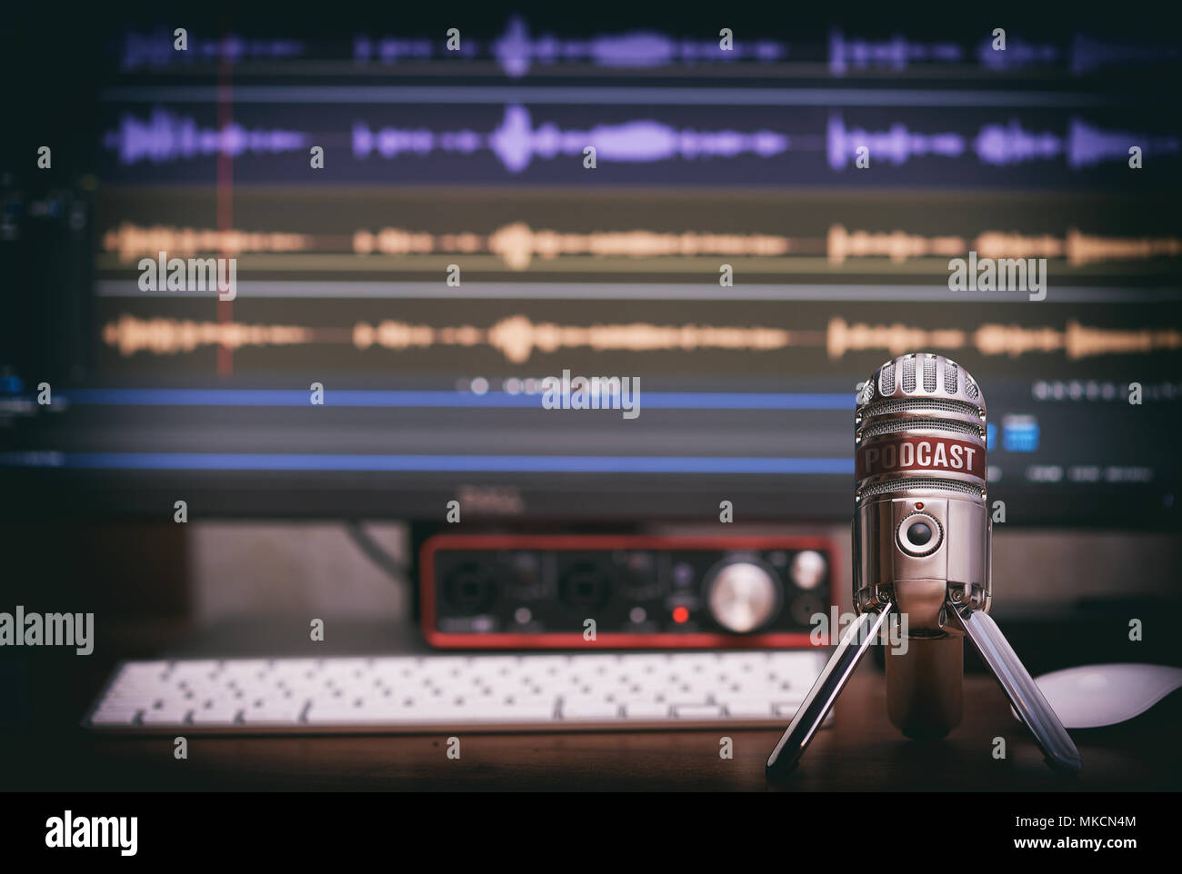 Microphone icon studio table hi-res stock photography and images - Alamy