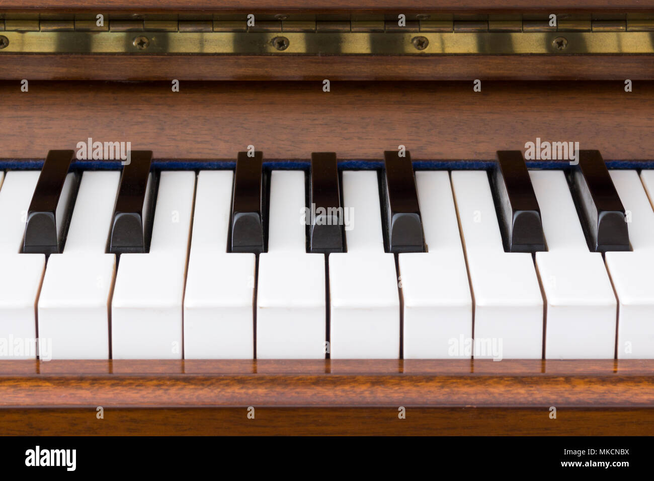 Black and white piano keys hi-res stock photography and images - Alamy