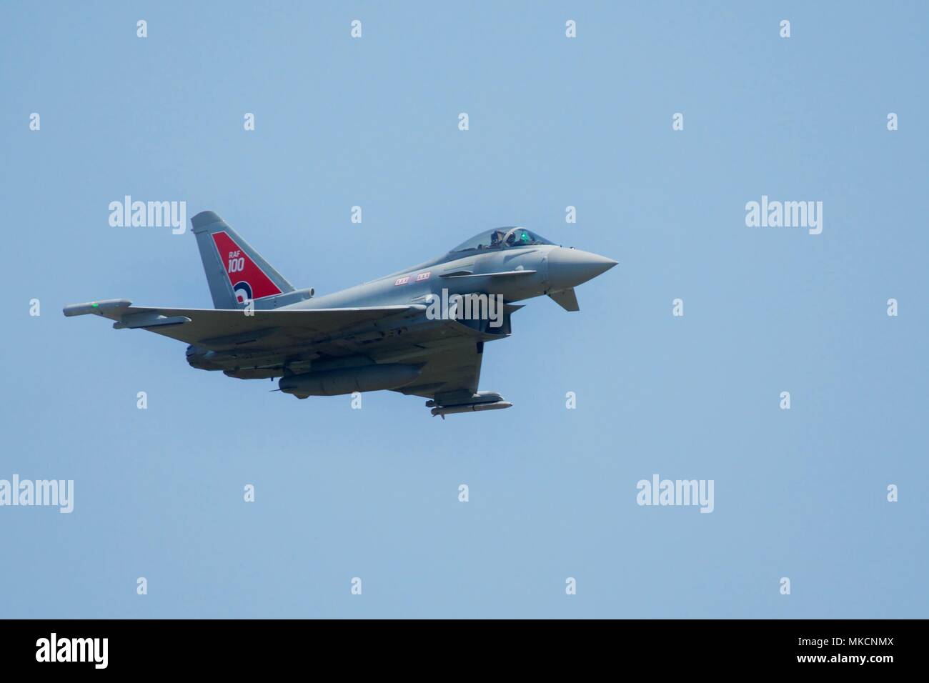 Raf target logo hi-res stock photography and images - Alamy