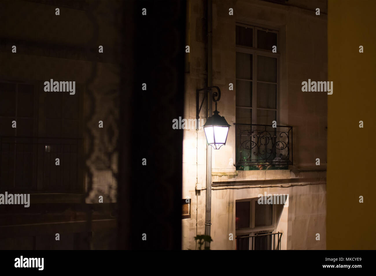 Paris old streetlight hi-res stock photography and images - Alamy