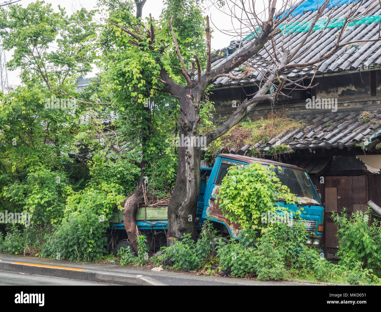 Japan derelict house hi-res stock photography and images - Alamy