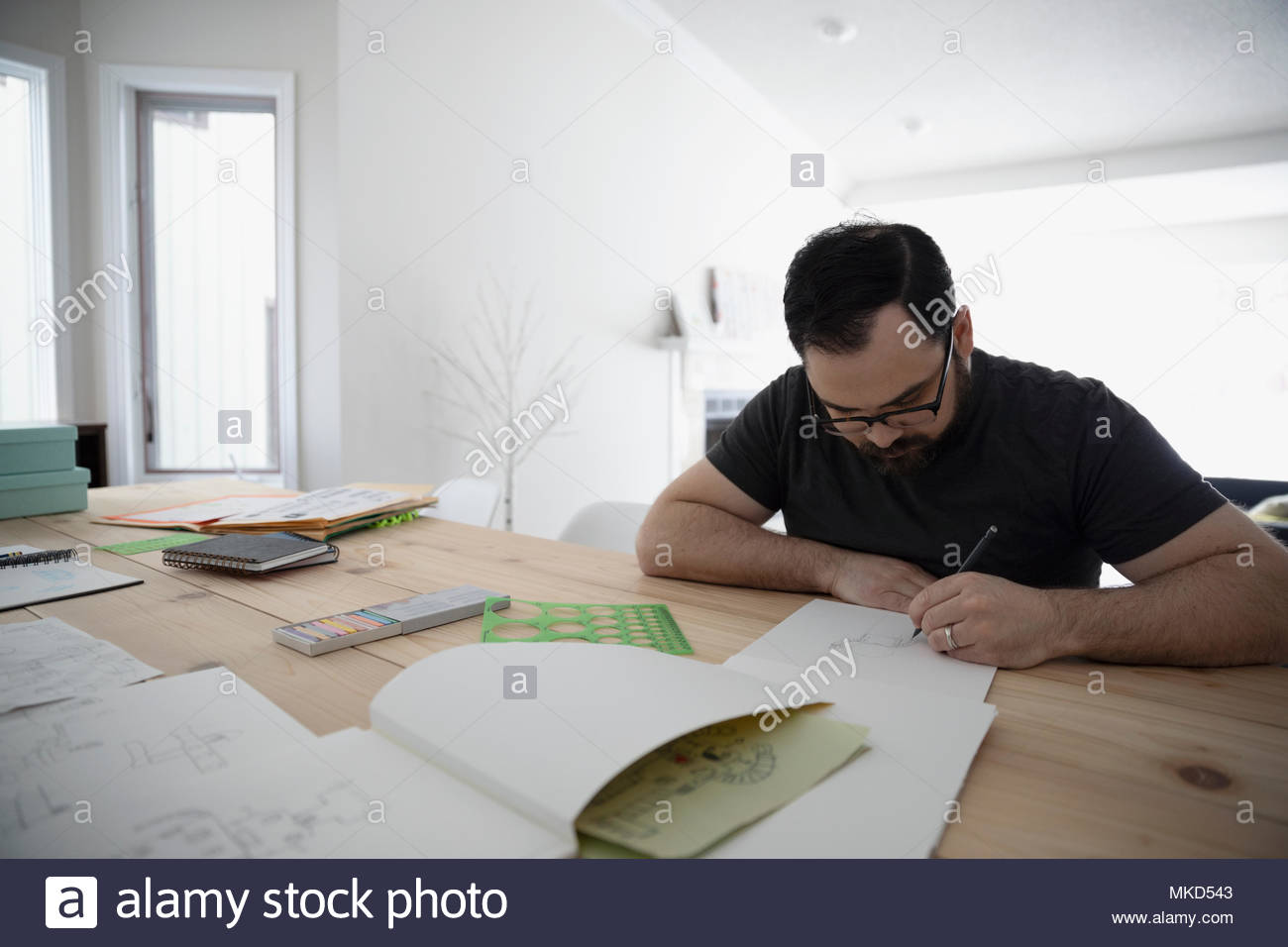 Man sketching a drawing hi-res stock photography and images - Alamy