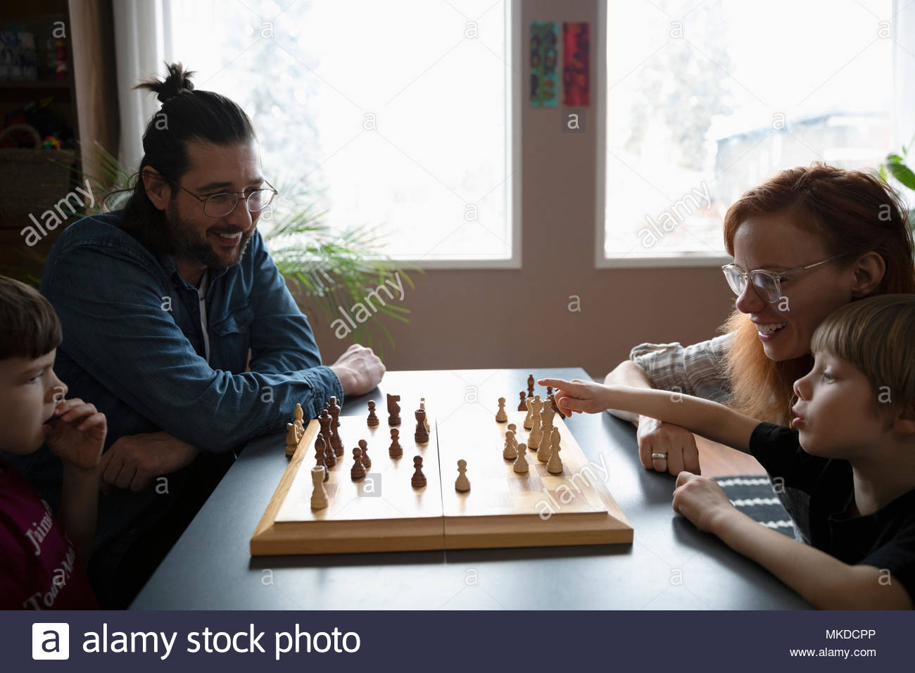 Children playing chess hi-res stock photography and images - Alamy