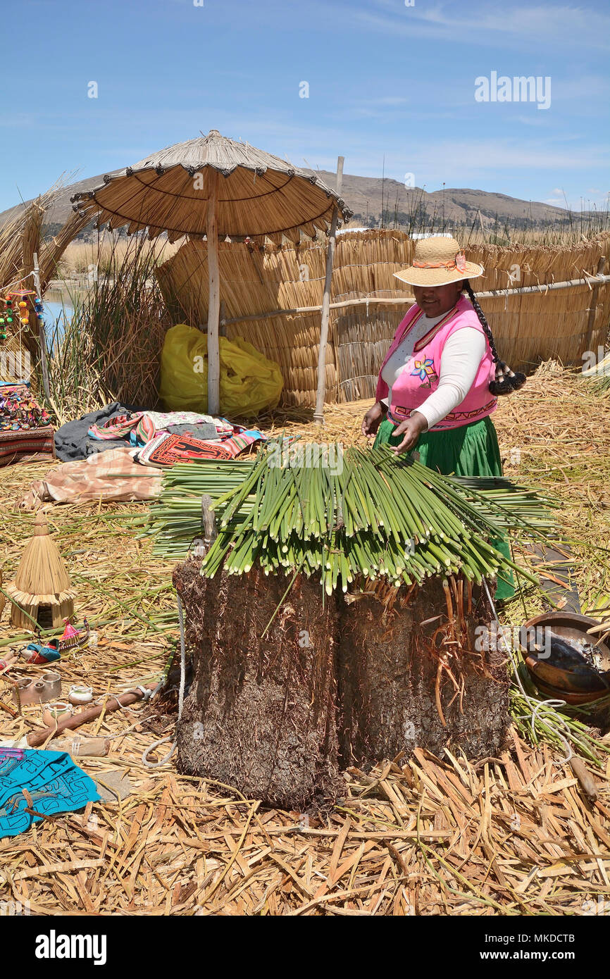 Uros family hi-res stock photography and images - Alamy