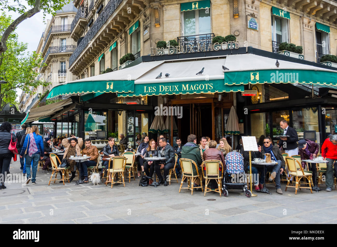 Les Deux Magots Stock Photo - Alamy