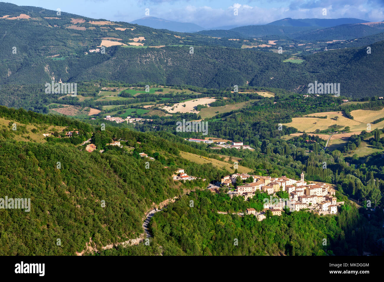 Medieval village of italy hi-res stock photography and images - Alamy