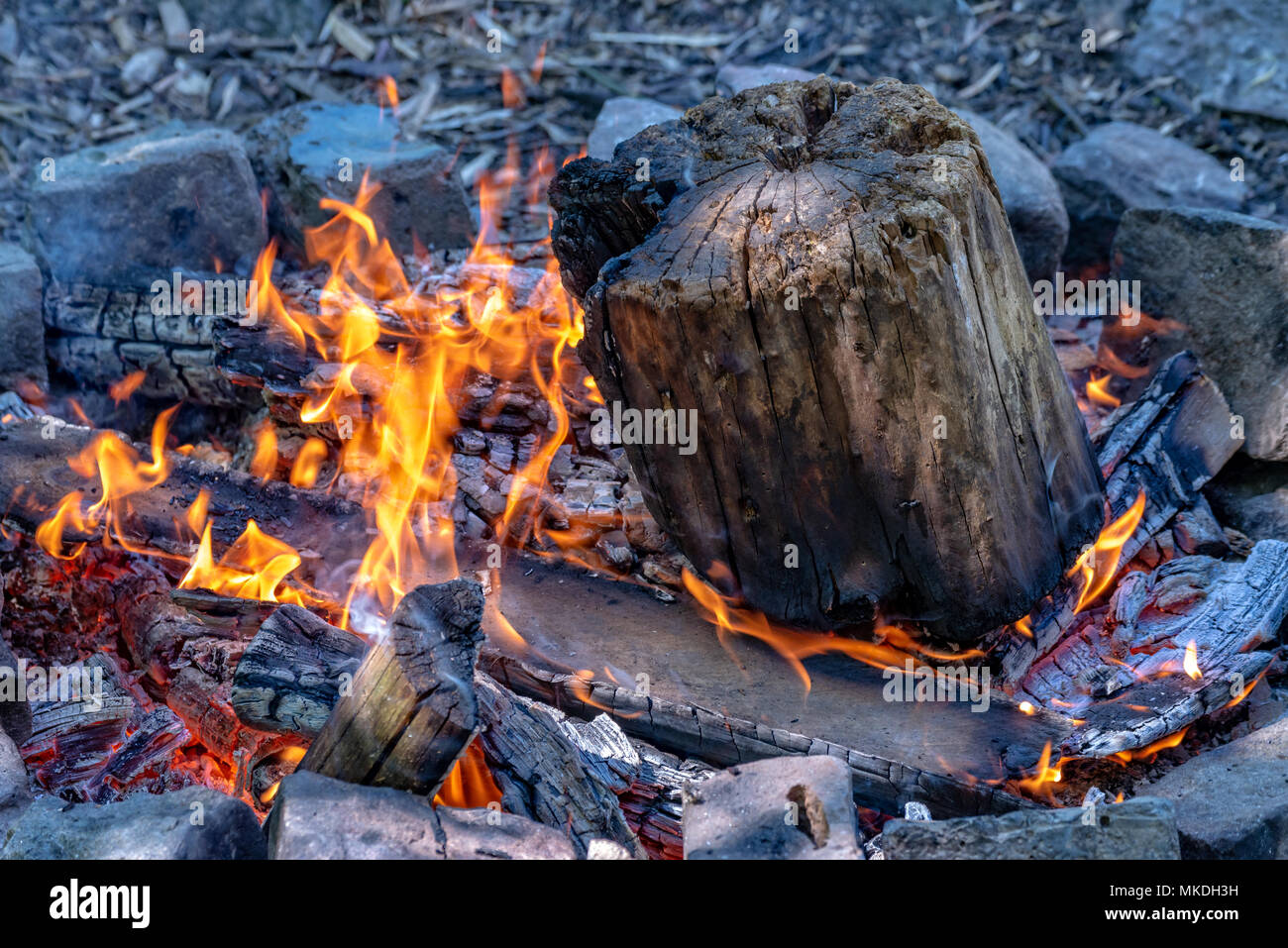 Wood bonfire border hi-res stock photography and images - Alamy