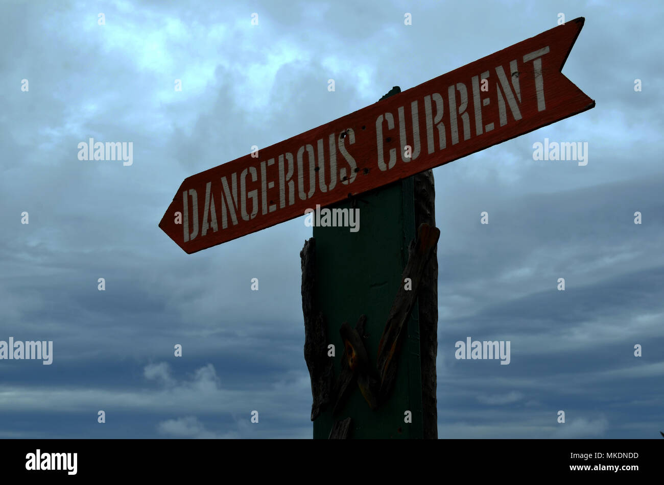 Rip current warning sign hi-res stock photography and images - Alamy