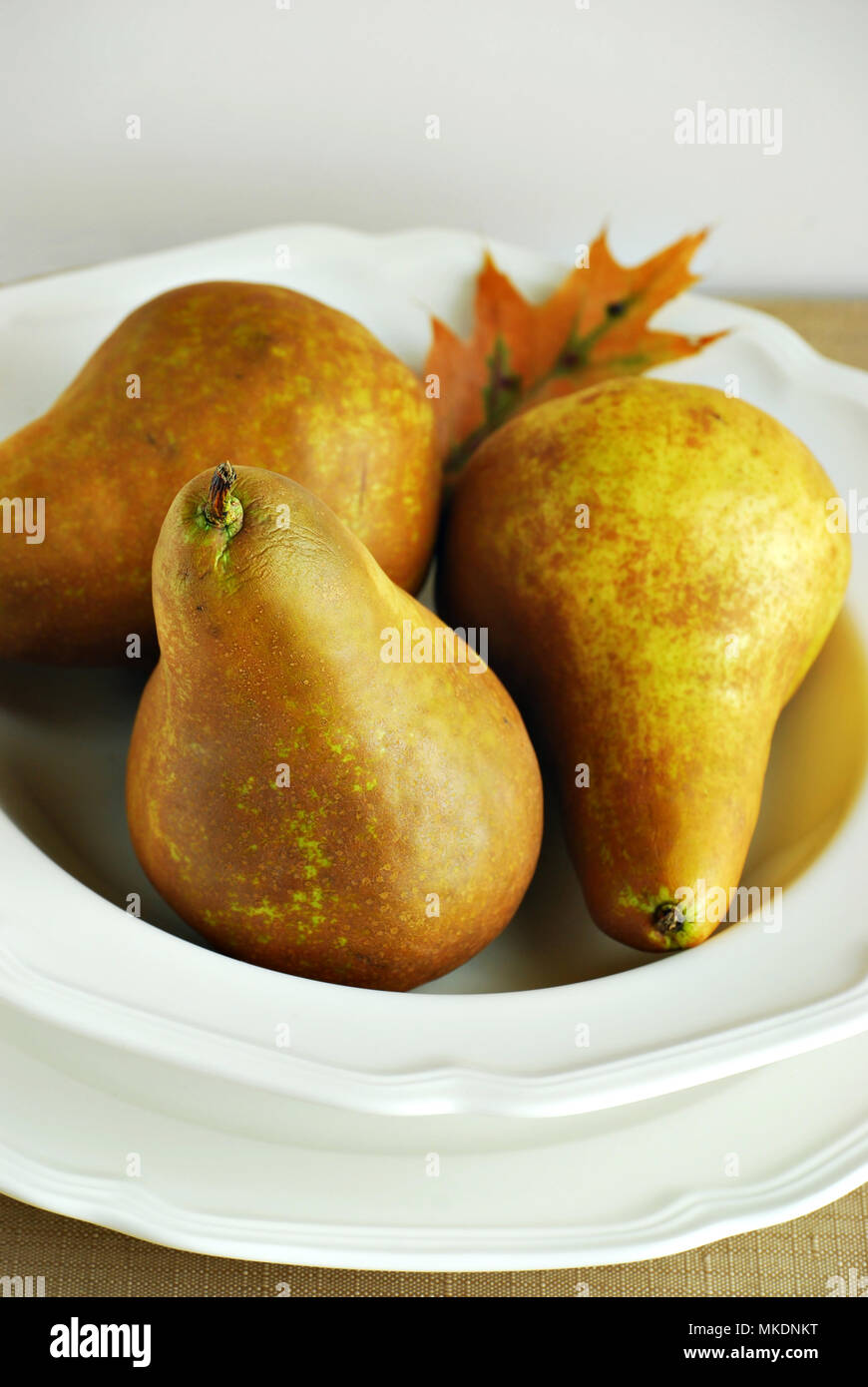 Autumn holidays table setting hi-res stock photography and images - Alamy
