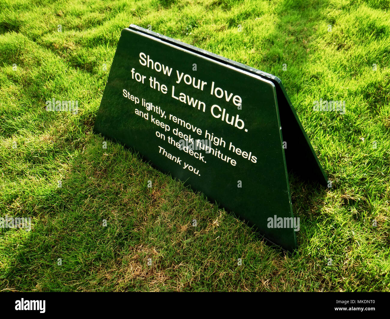 Keep off the grass, lawn care sign Stock Photo - Alamy