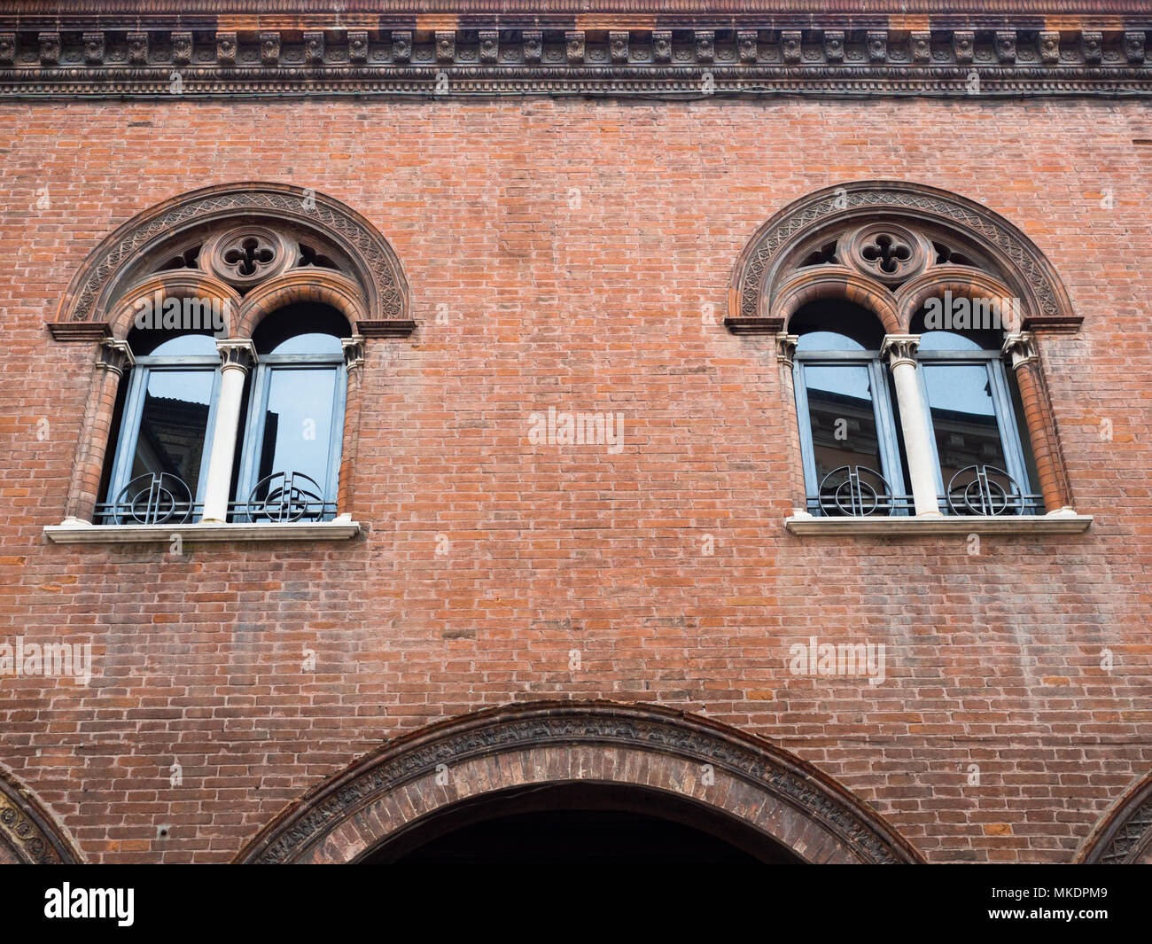 Double lancet windows of Italian medieval palace Stock Photo - Alamy