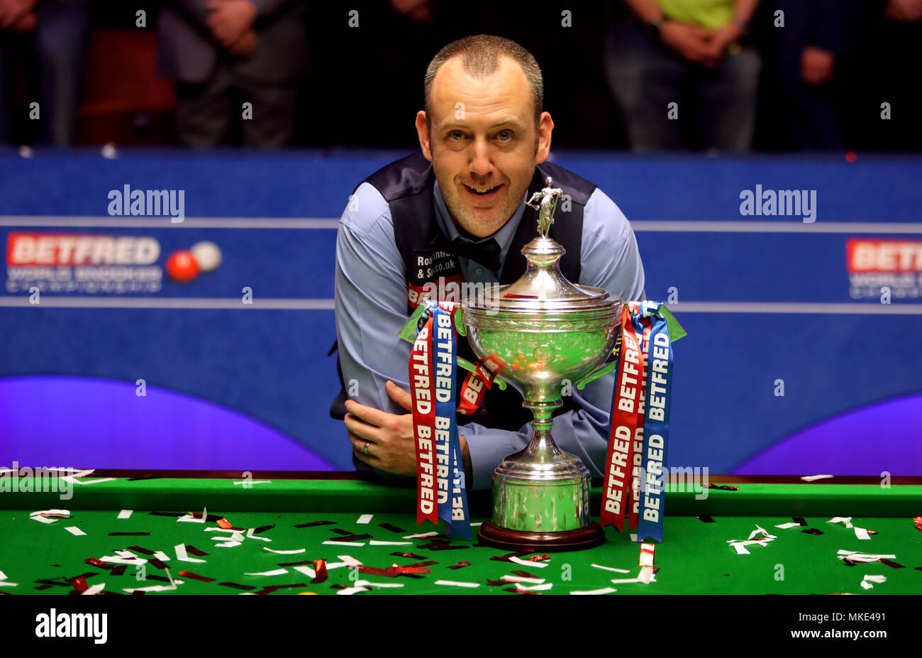 Mark williams snooker 2018 trophy hi-res stock photography and images ...