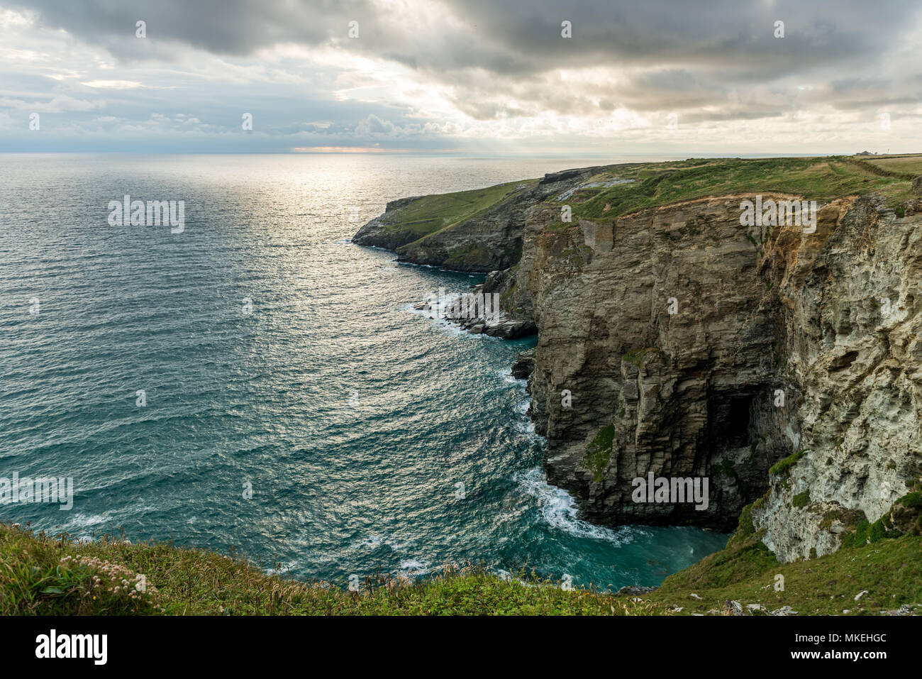 Tintagel cliffs hi-res stock photography and images - Alamy