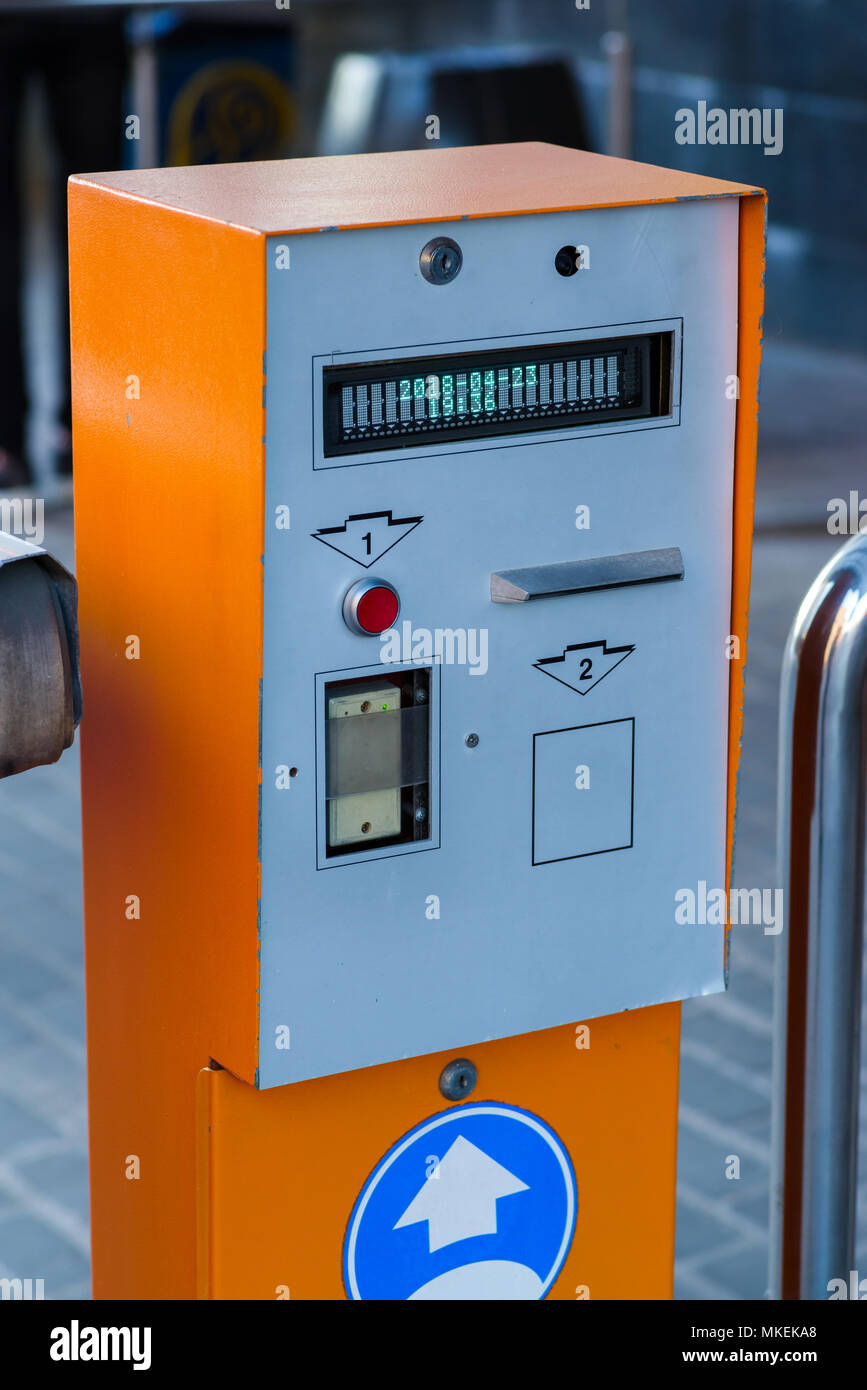 automatic machine for payment for parking with bill acceptor and check ...