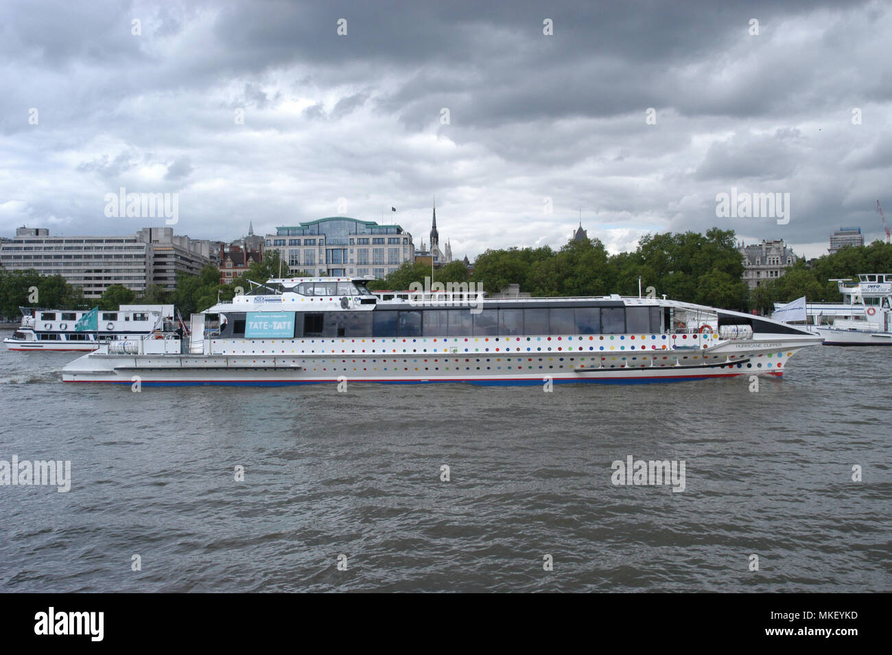 Tate to tate boat hirst hi-res stock photography and images - Alamy