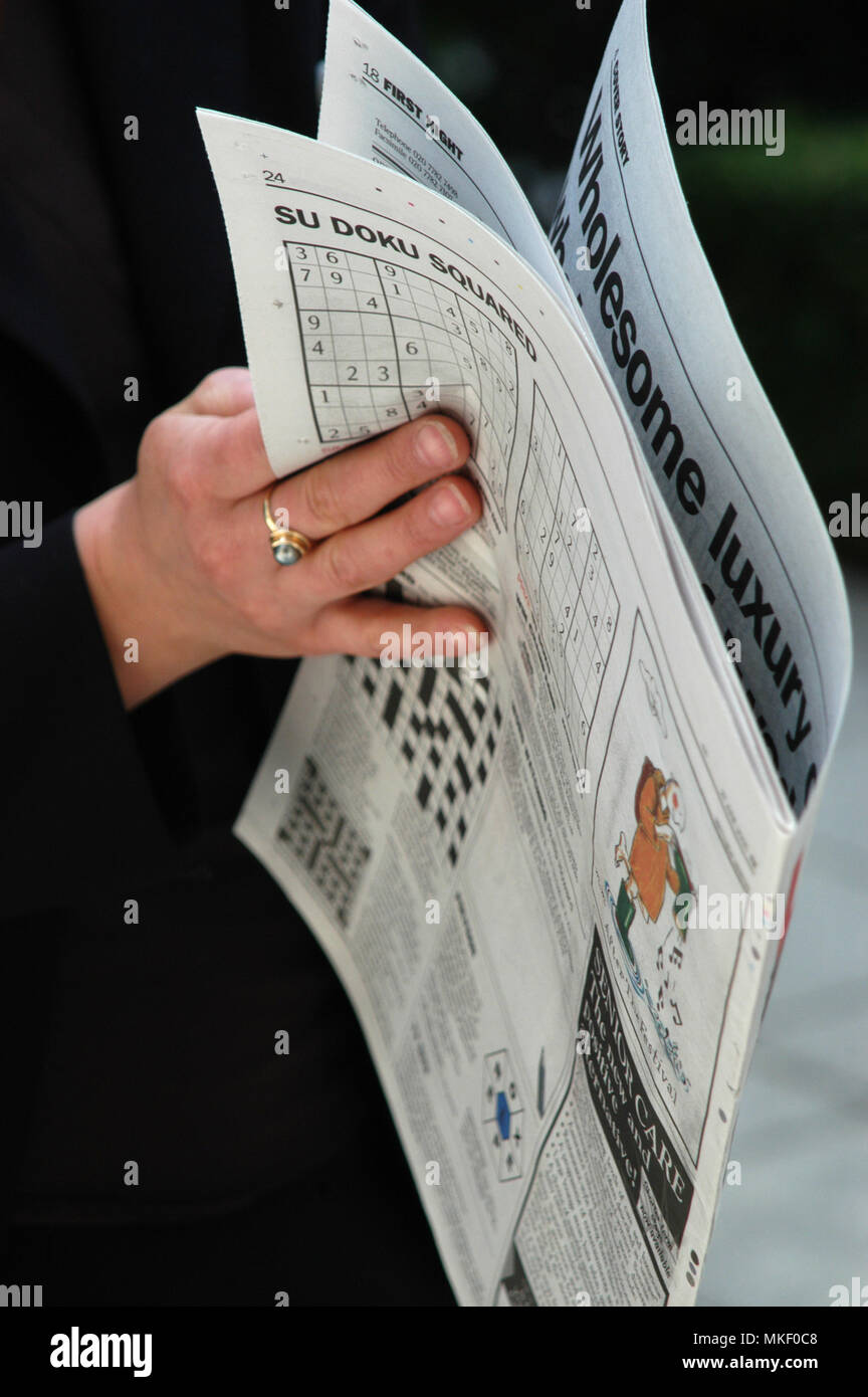 commuter reading the latest news in a newspaper Stock Photo - Alamy