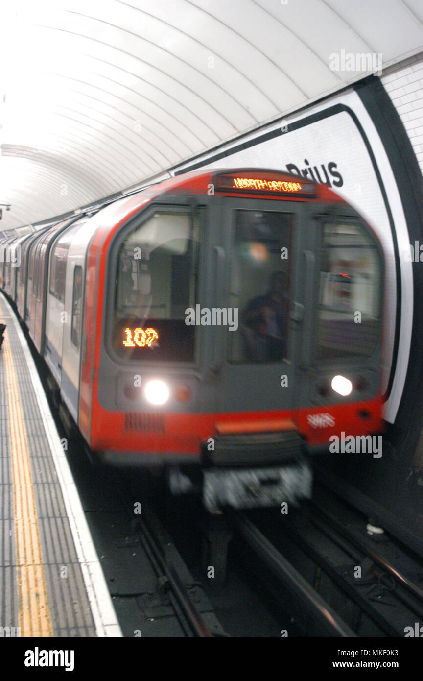 tube train on london underground station track Stock Photo - Alamy