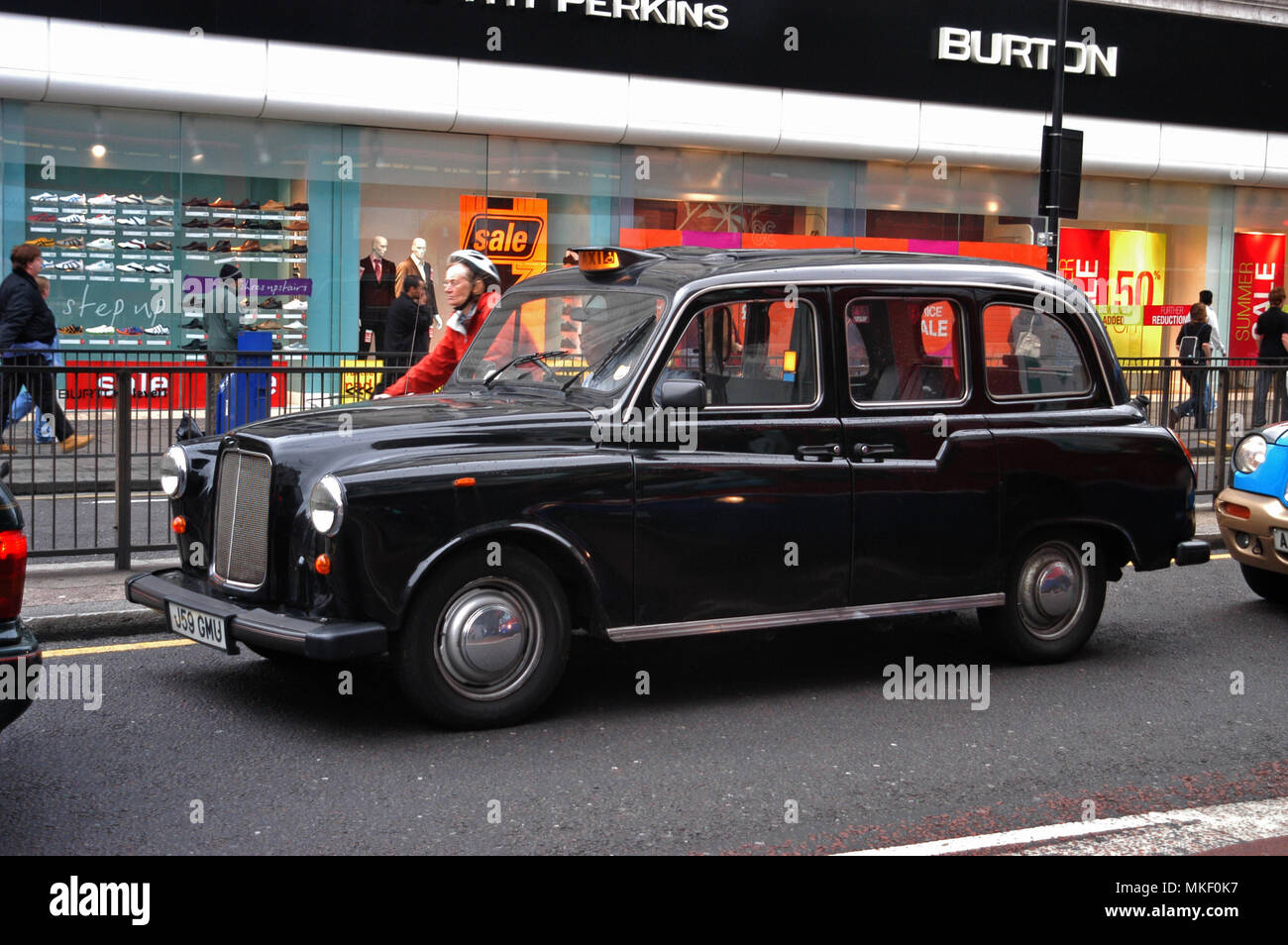 The iconic Black Cab as seen on London streets Stock Photo - Alamy