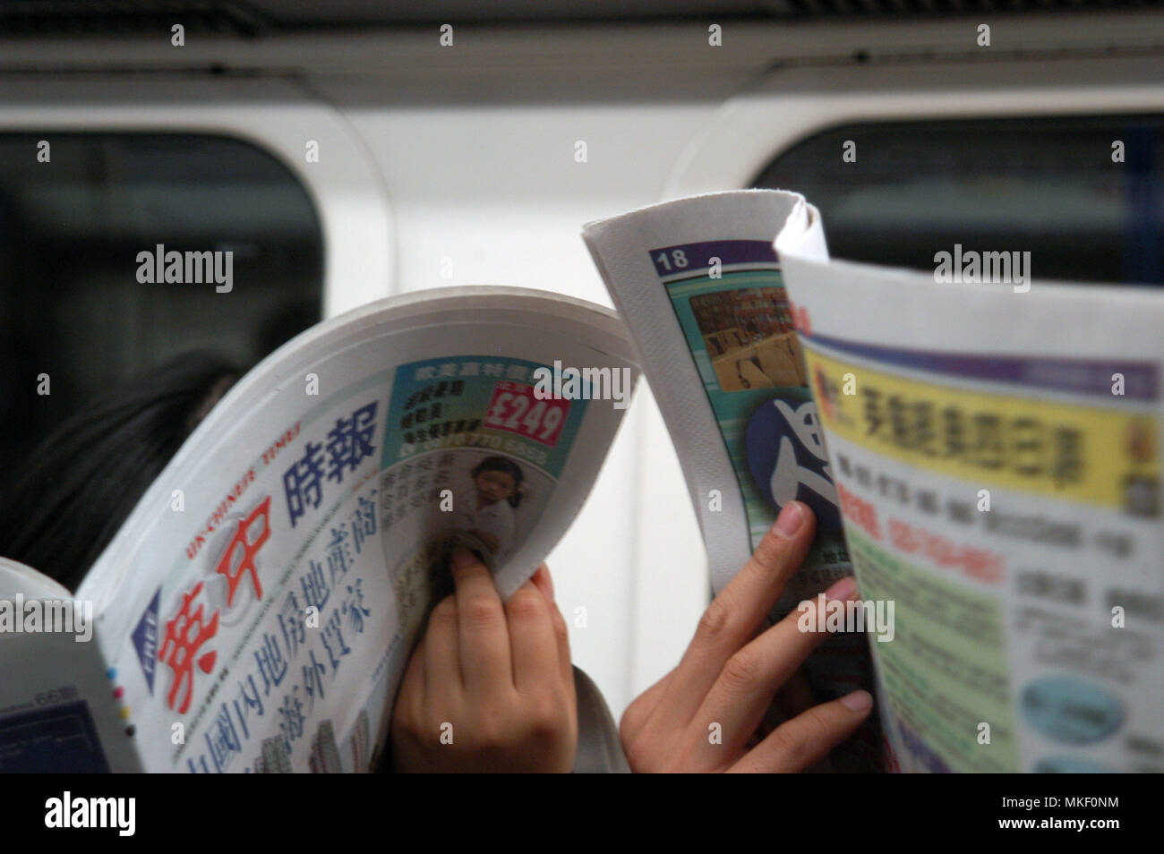People reading newspapers on tube hi-res stock photography and images ...