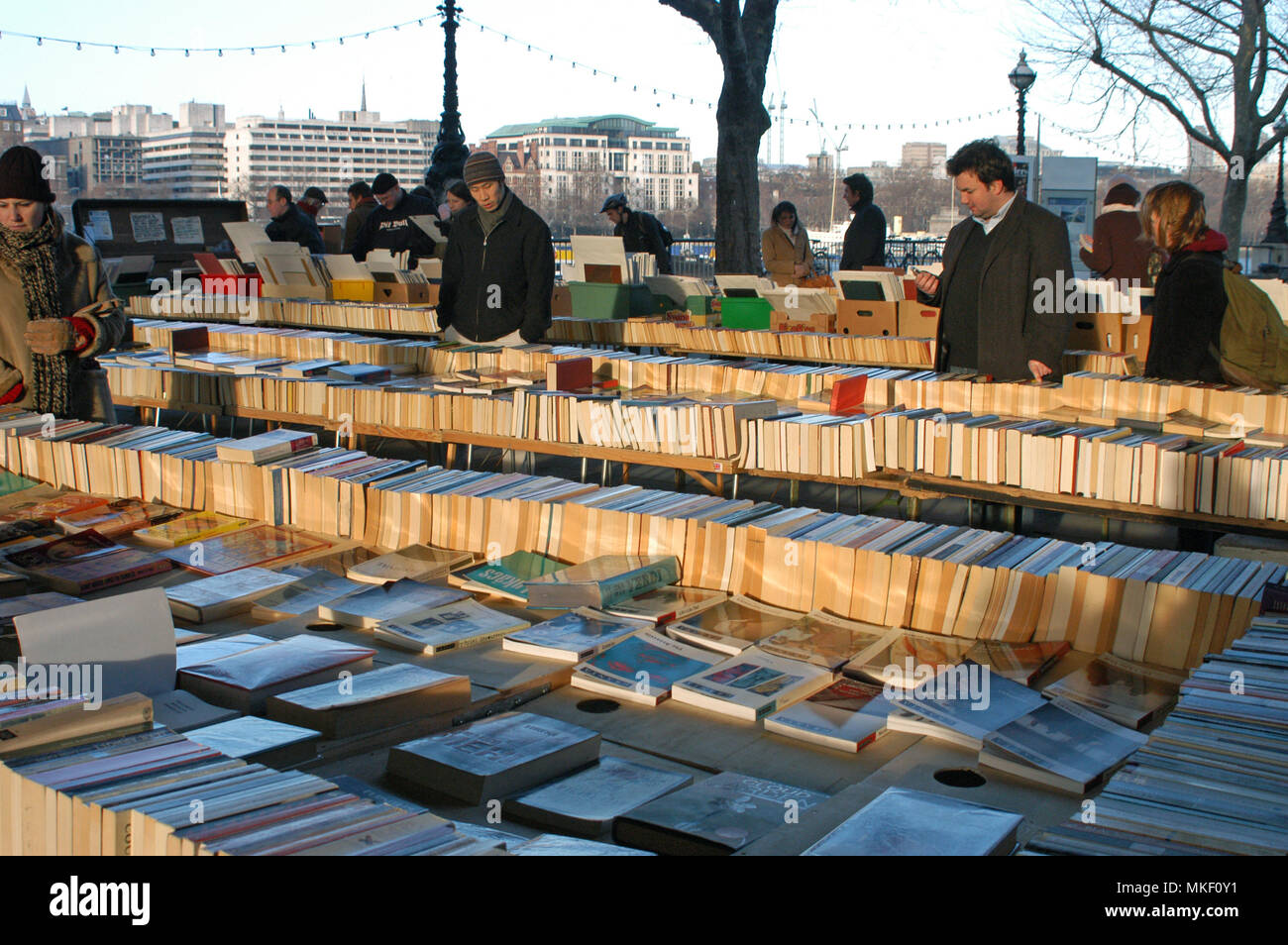 People crowd stall outdoor event show hi-res stock photography and ...