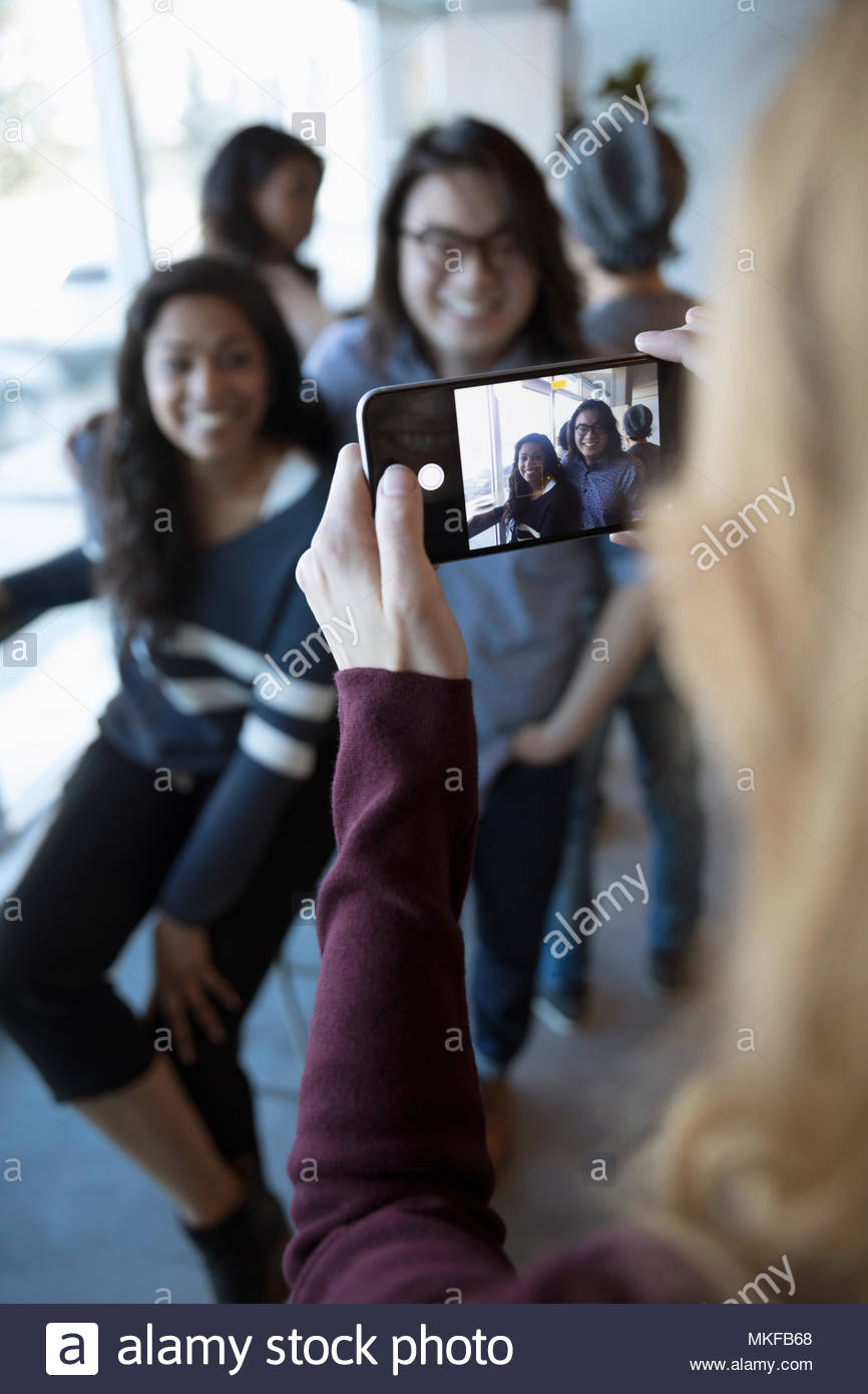 Woman holding camera phone hi-res stock photography and images - Alamy