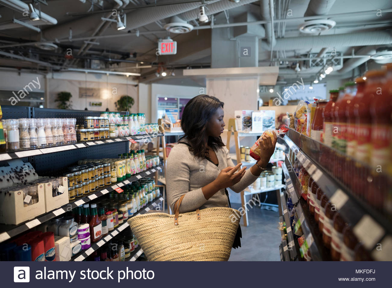Customer looking reading label hi-res stock photography and images - Alamy