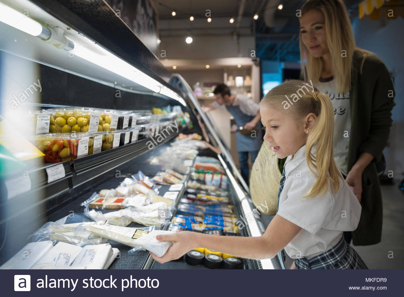 Two women grocery shopping hi-res stock photography and images - Alamy