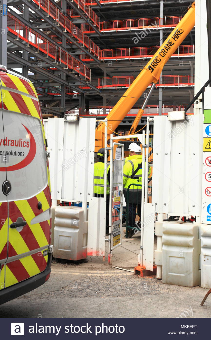 Workers On Construction Site Uk Stock Photos & Workers On Construction ...