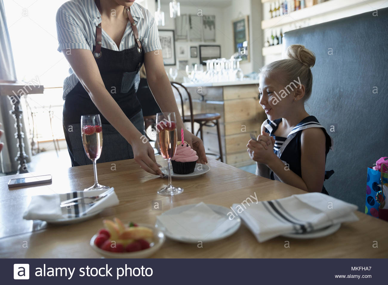Girls cafe waitress hi-res stock photography and images - Alamy