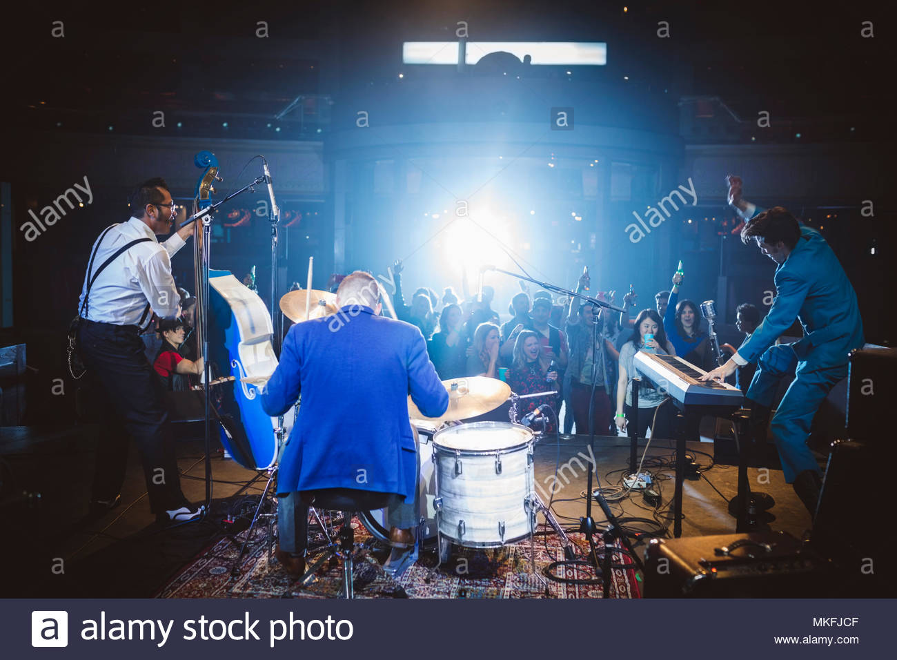 Rock concert stage crowd hi-res stock photography and images - Alamy