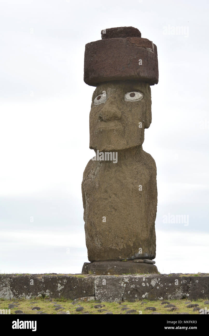 Moai Statue of Ahu Tahai Platform, Hanga Roa, Easter Island, Chile ...