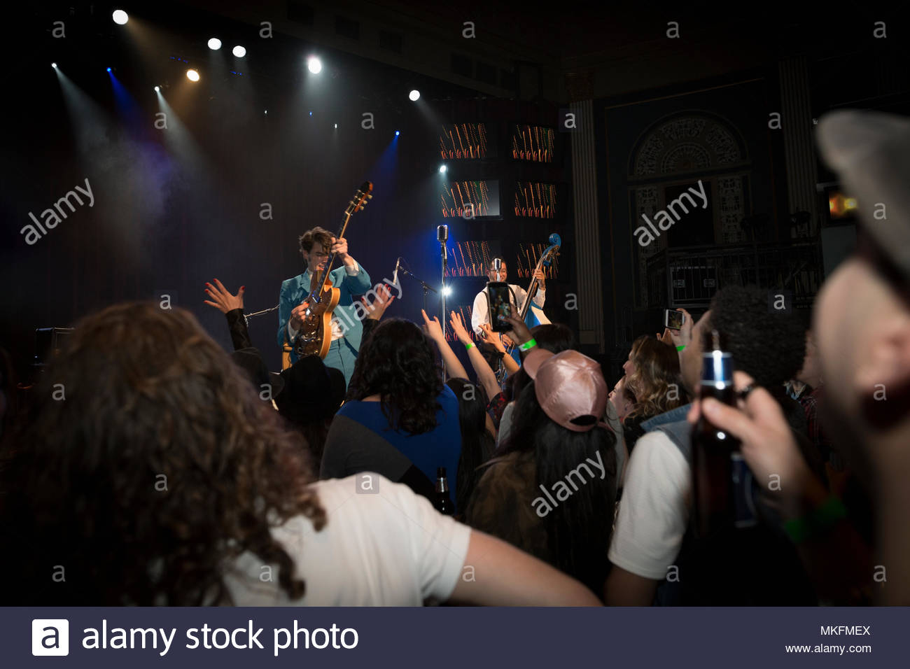 Guitarist crowd hi-res stock photography and images - Alamy