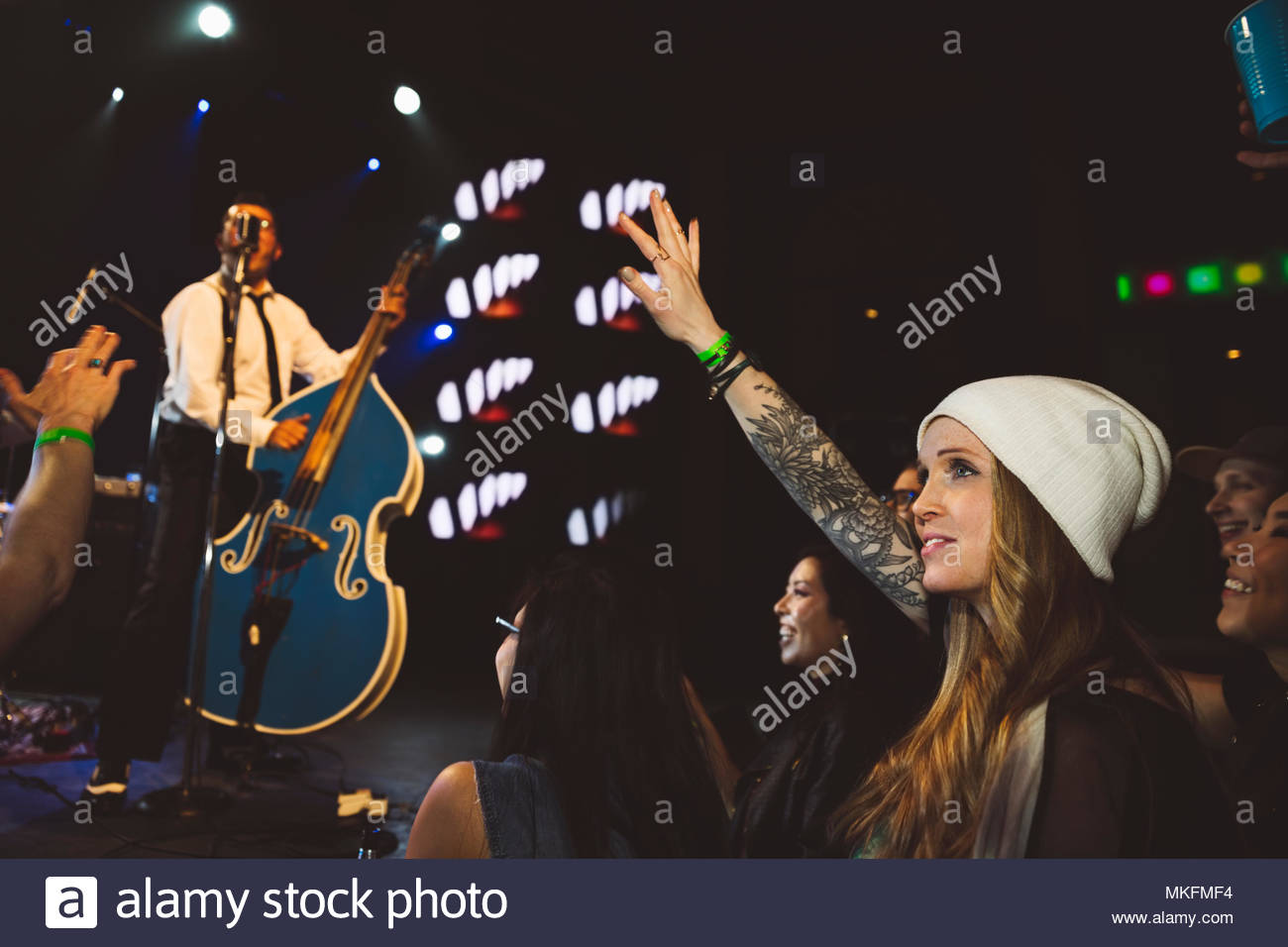 Female audience cheering hi-res stock photography and images - Alamy