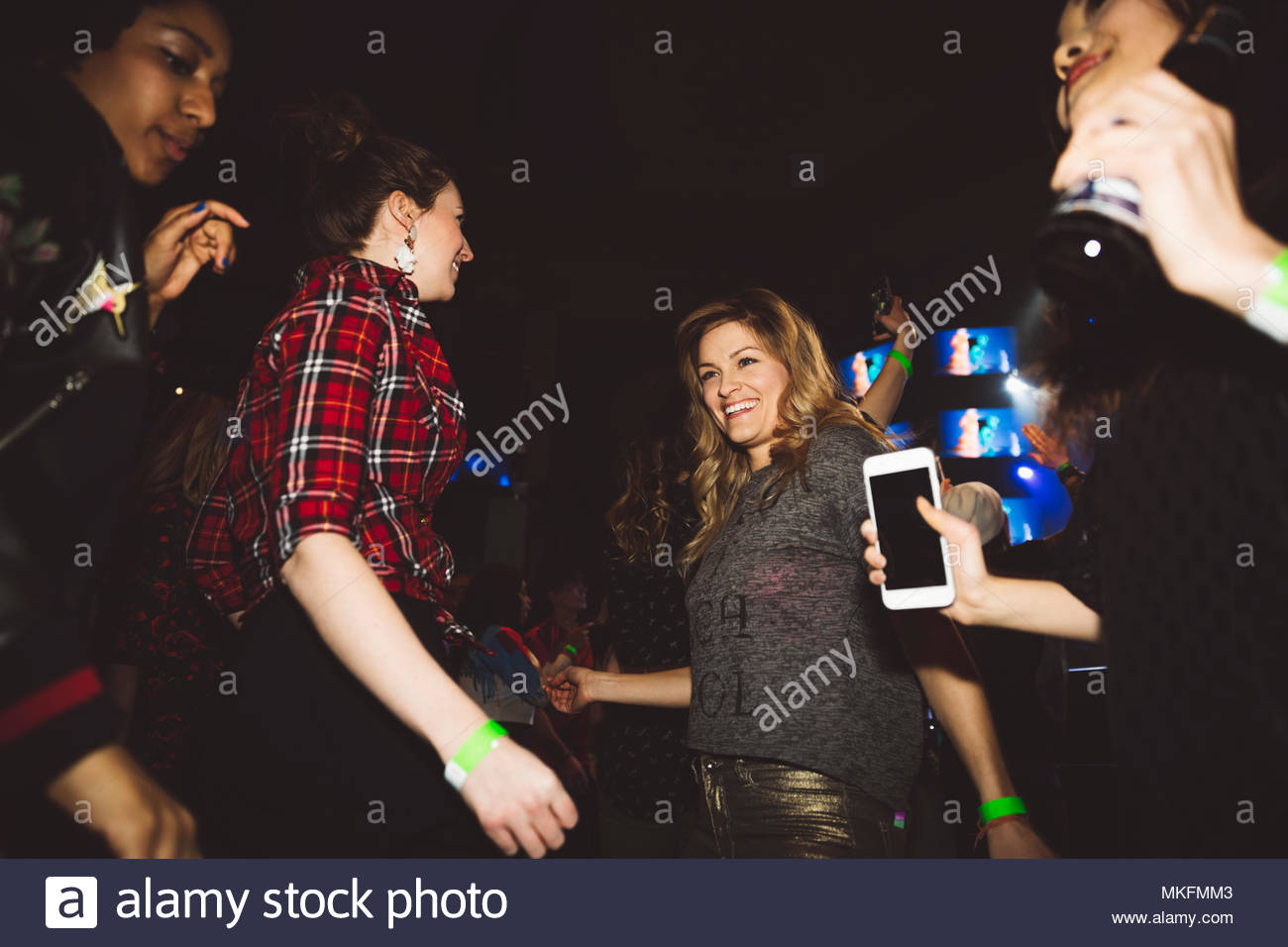 Girls dancing nightclub hi-res stock photography and images - Alamy
