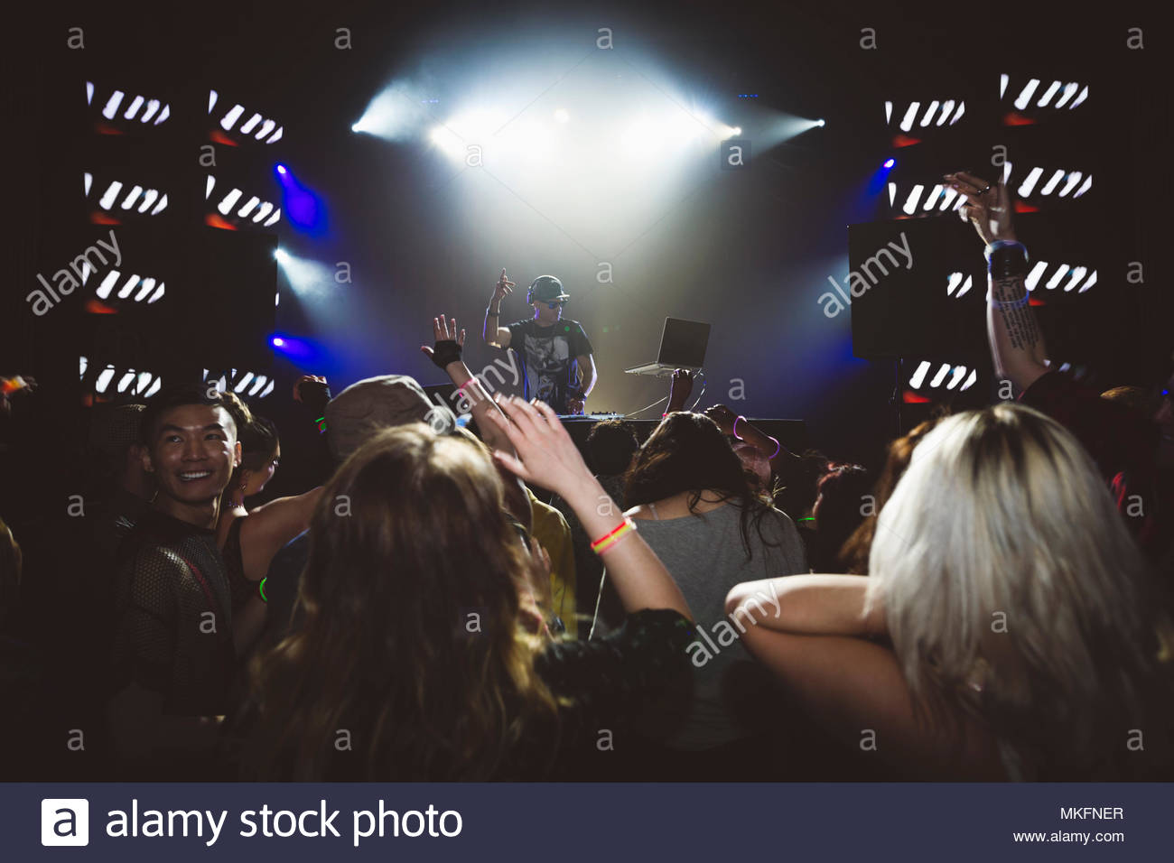 Crowd dj hi-res stock photography and images - Alamy