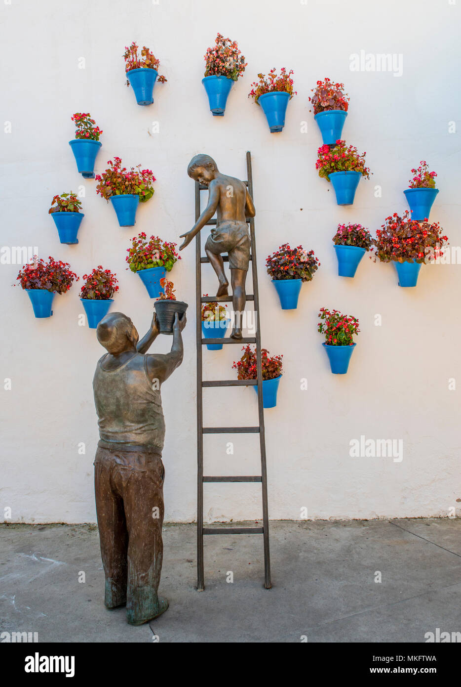 Hanging art sculpture hi-res stock photography and images - Alamy