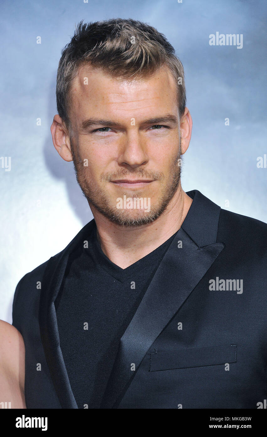 Alan Ritchson N2n