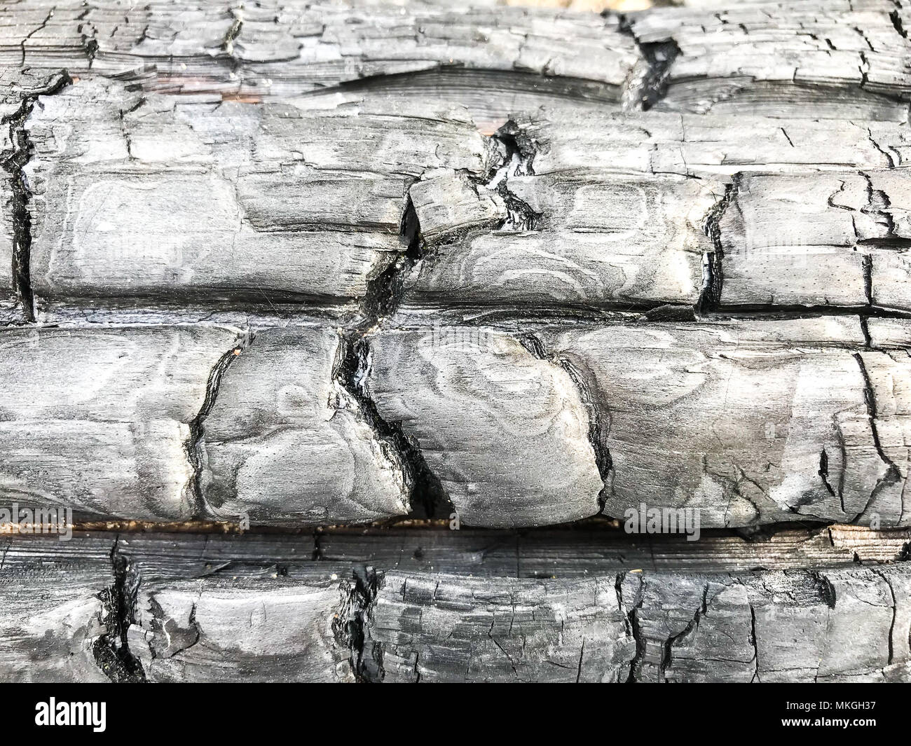 Pile of burning logs by night hi-res stock photography and images - Alamy