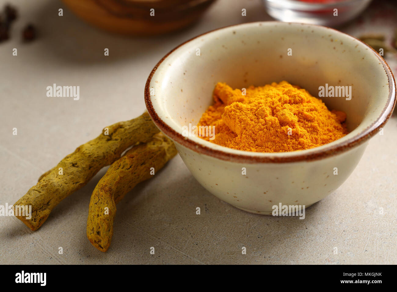 Roots and powder of turmeric, food closeup Stock Photo - Alamy
