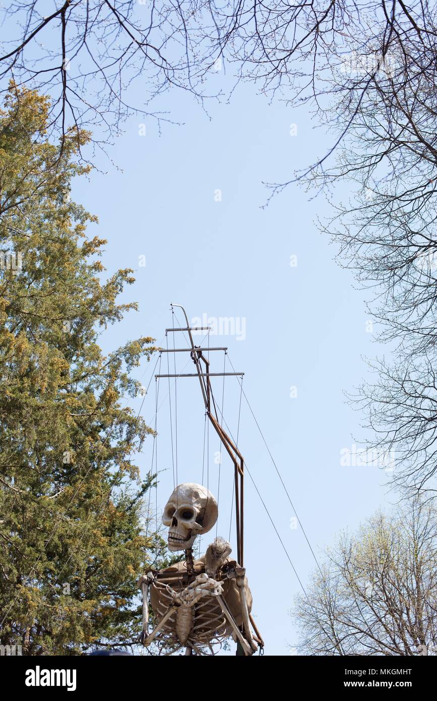 Giant skeleton hi-res stock photography and images - Alamy