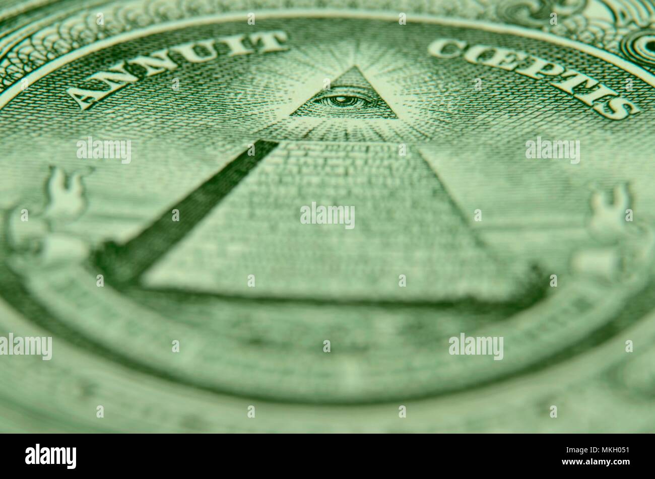 Dollar bill eye hi-res stock photography and images - Alamy