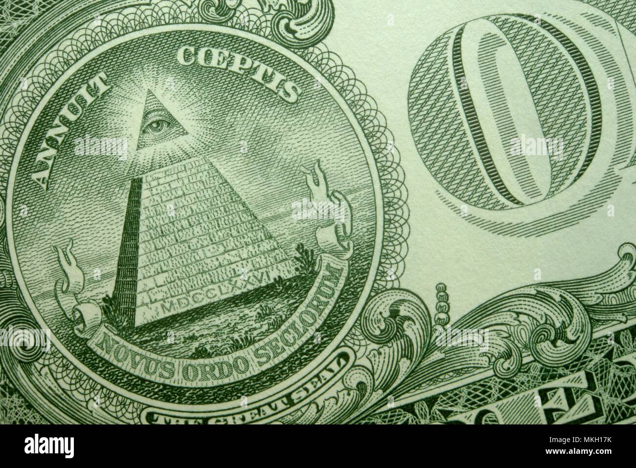 Dollar bill pyramid hi-res stock photography and images - Alamy