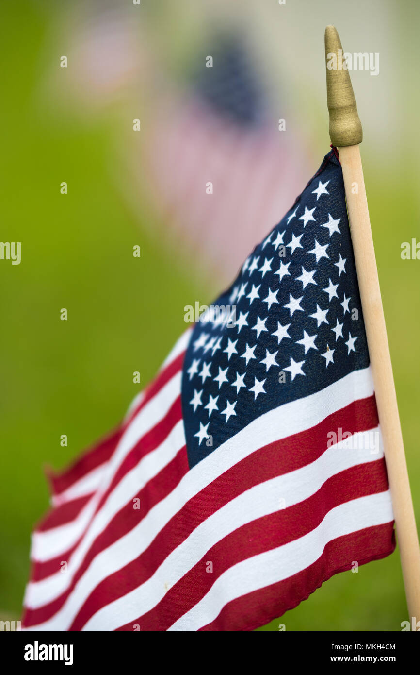 American flag cemetery tombstone hi-res stock photography and images ...