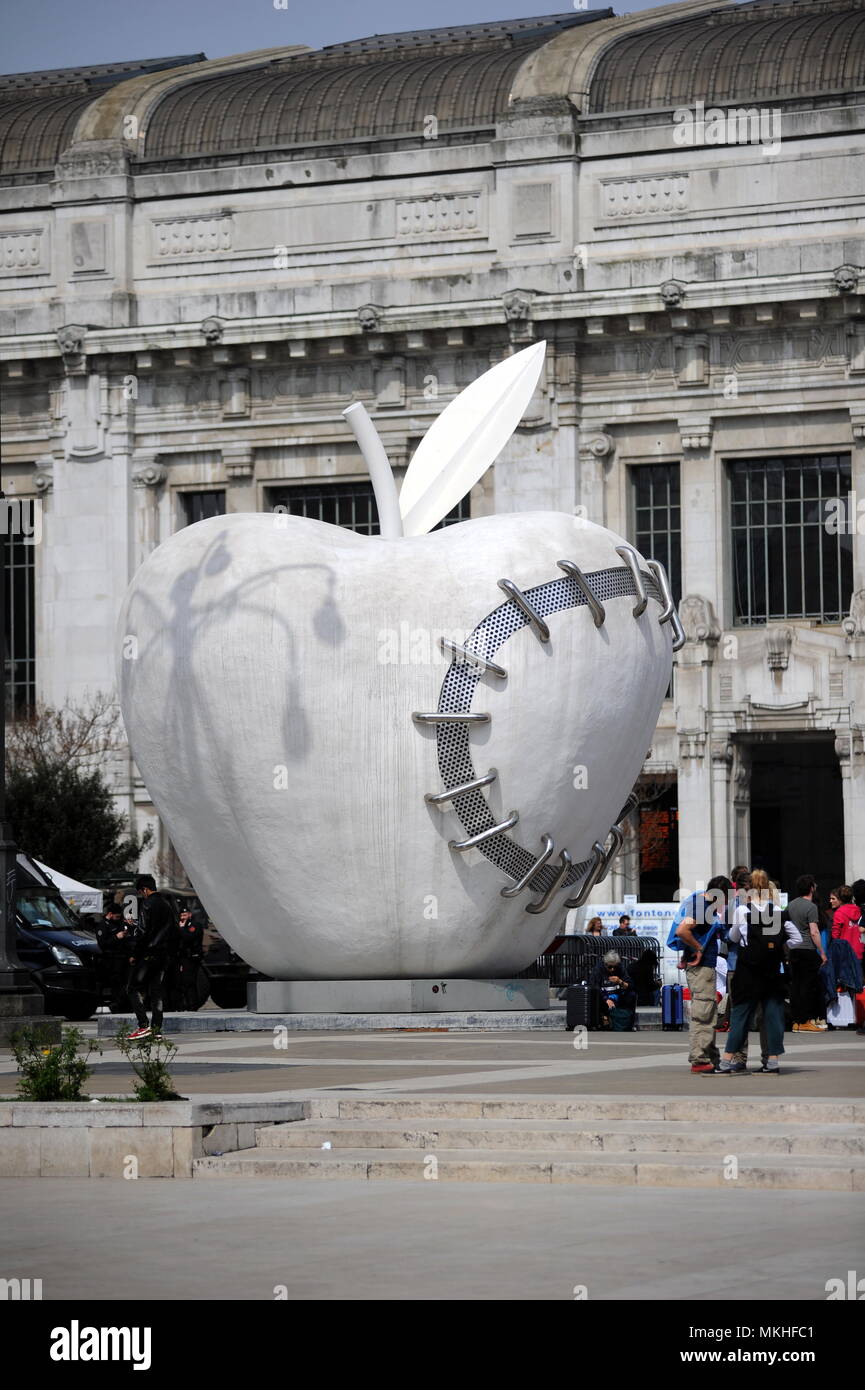 The Big Apple of Milan sculpture by Michelangelo Pistoletto at Central ...