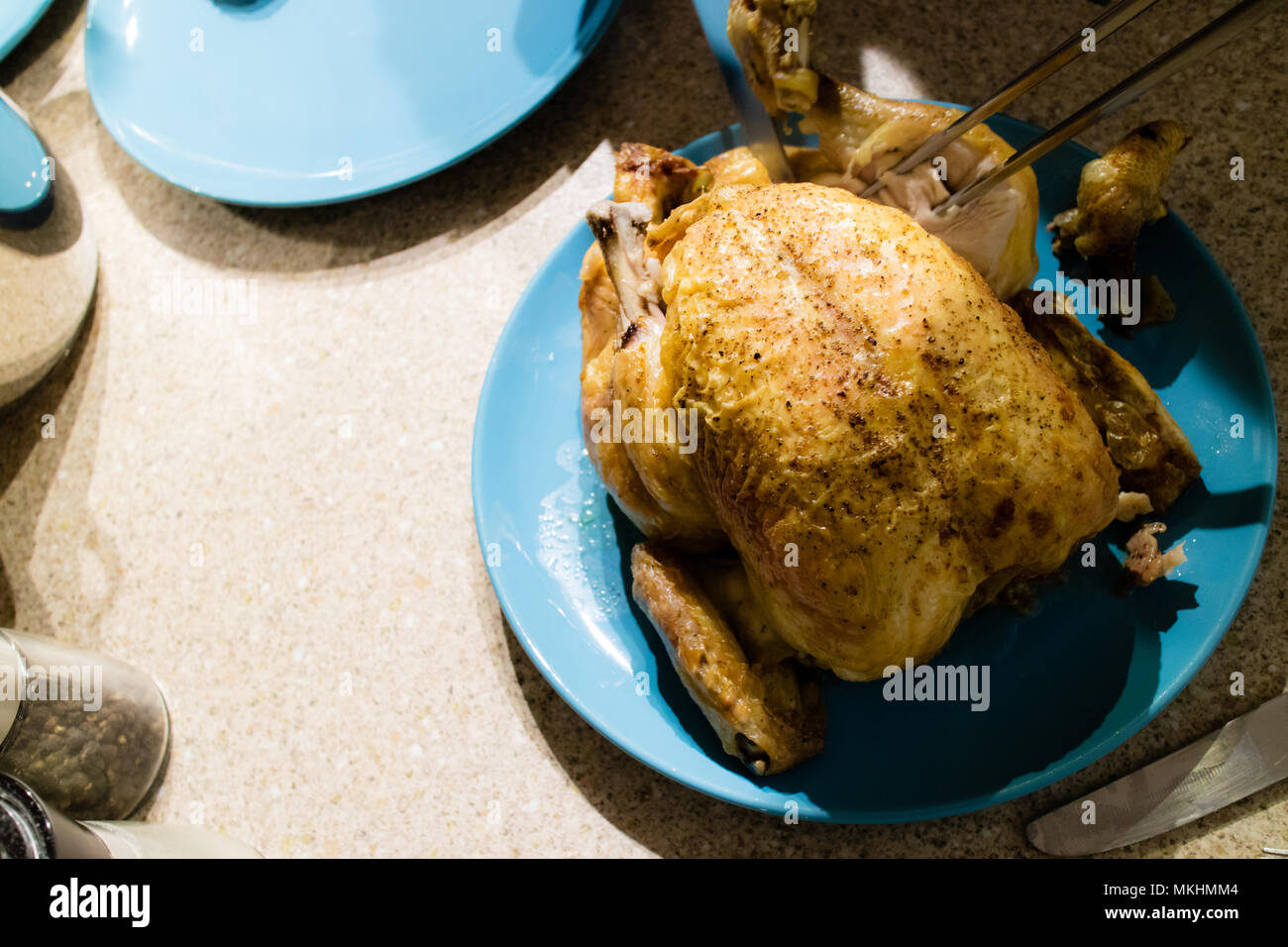 Side view of a freshly roasted chicken being carved Stock Photo - Alamy
