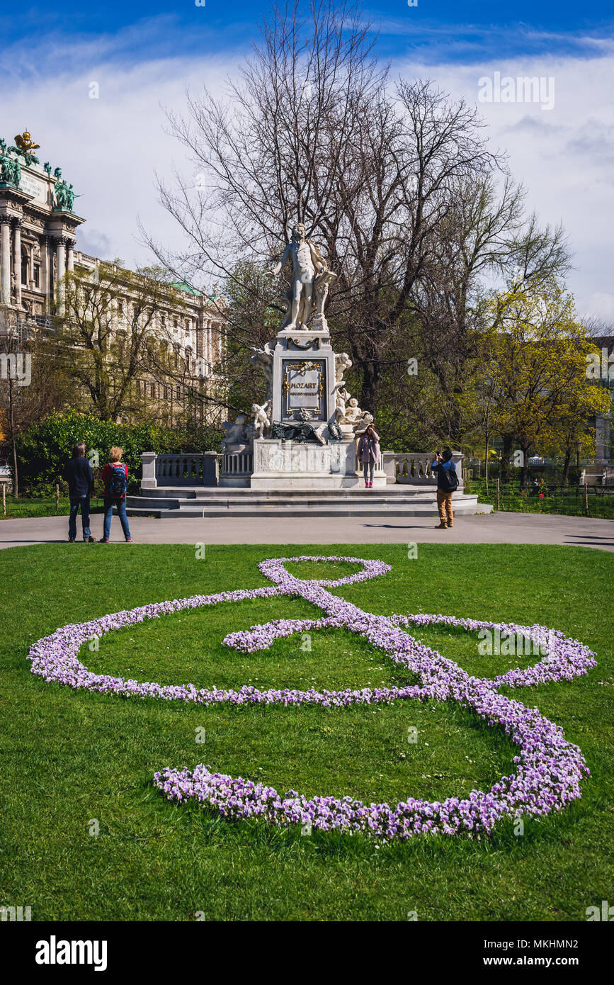 Mozart monument statue burggarten hi-res stock photography and images ...