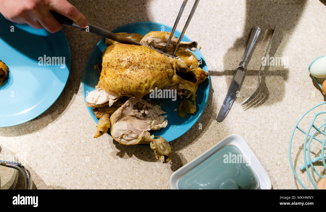 Side view of a freshly roasted chicken being carved Stock Photo - Alamy